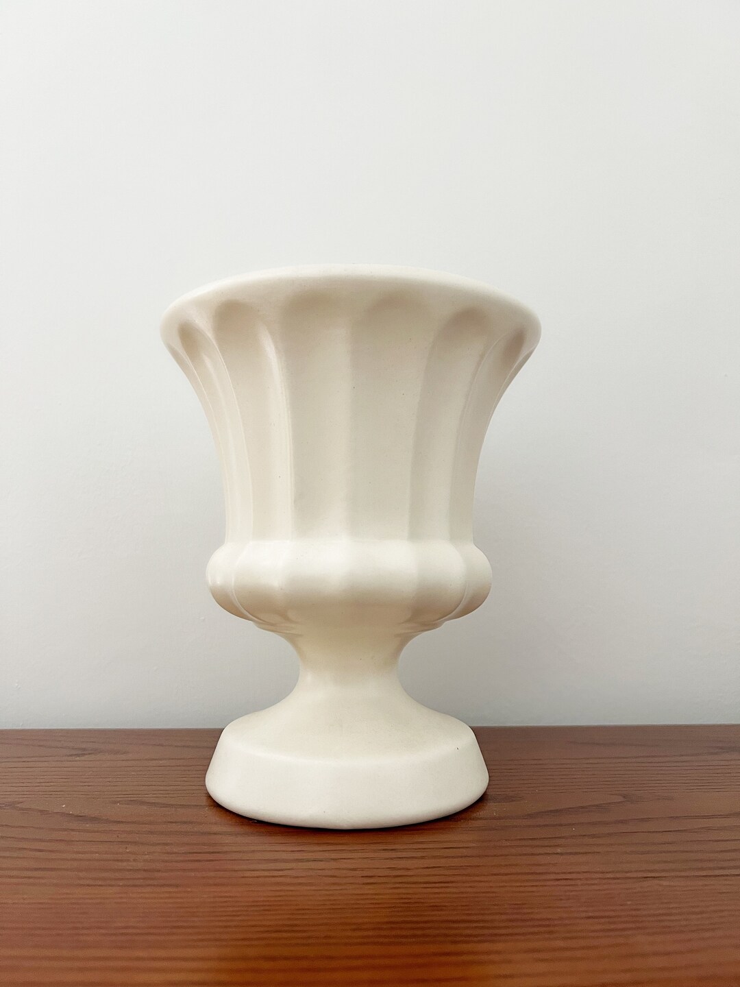 Vintage Haeger USA White Ceramic Urn Planter - Etsy