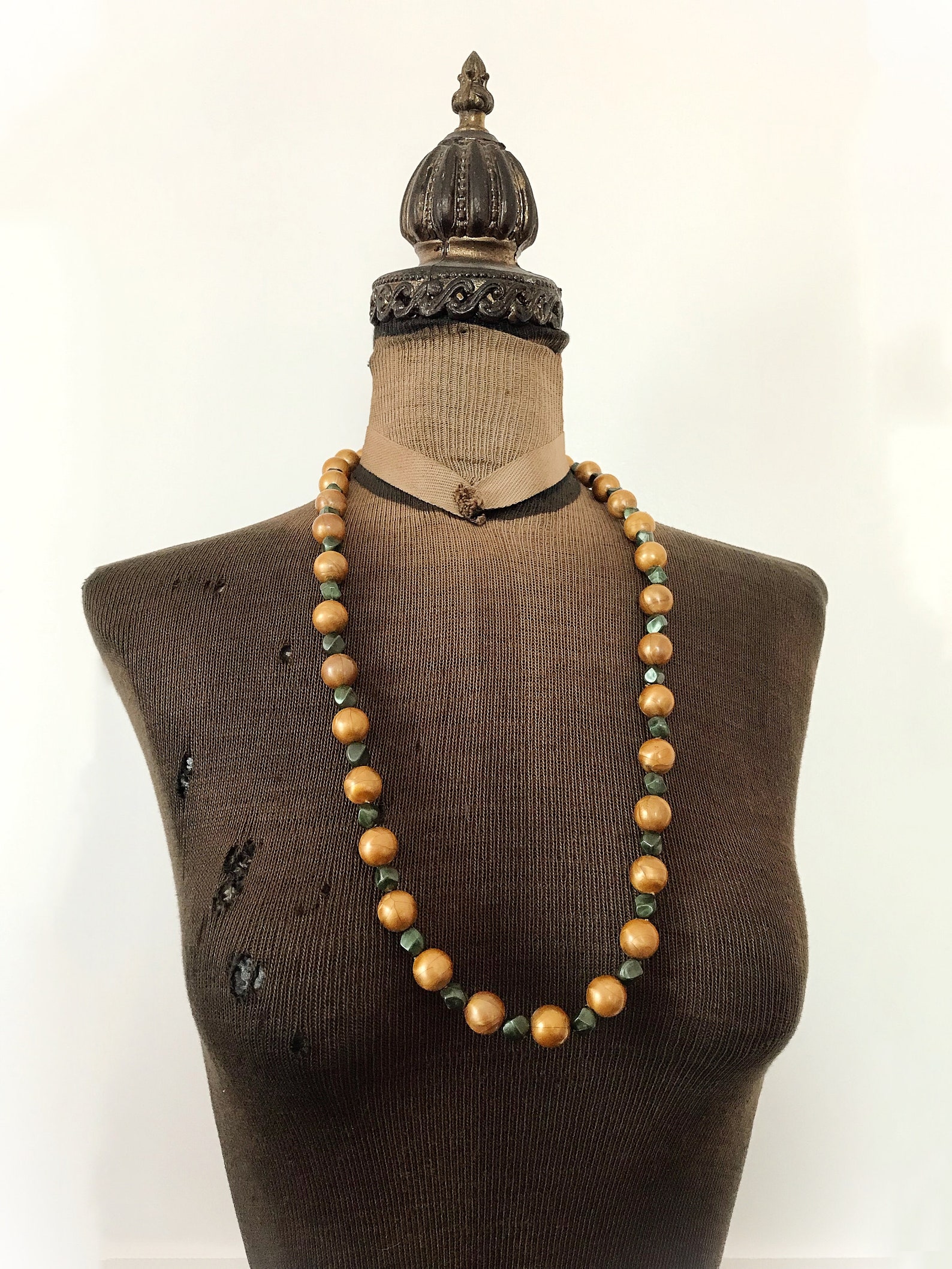 Vintage Green and Gold Plastic Necklace - Etsy