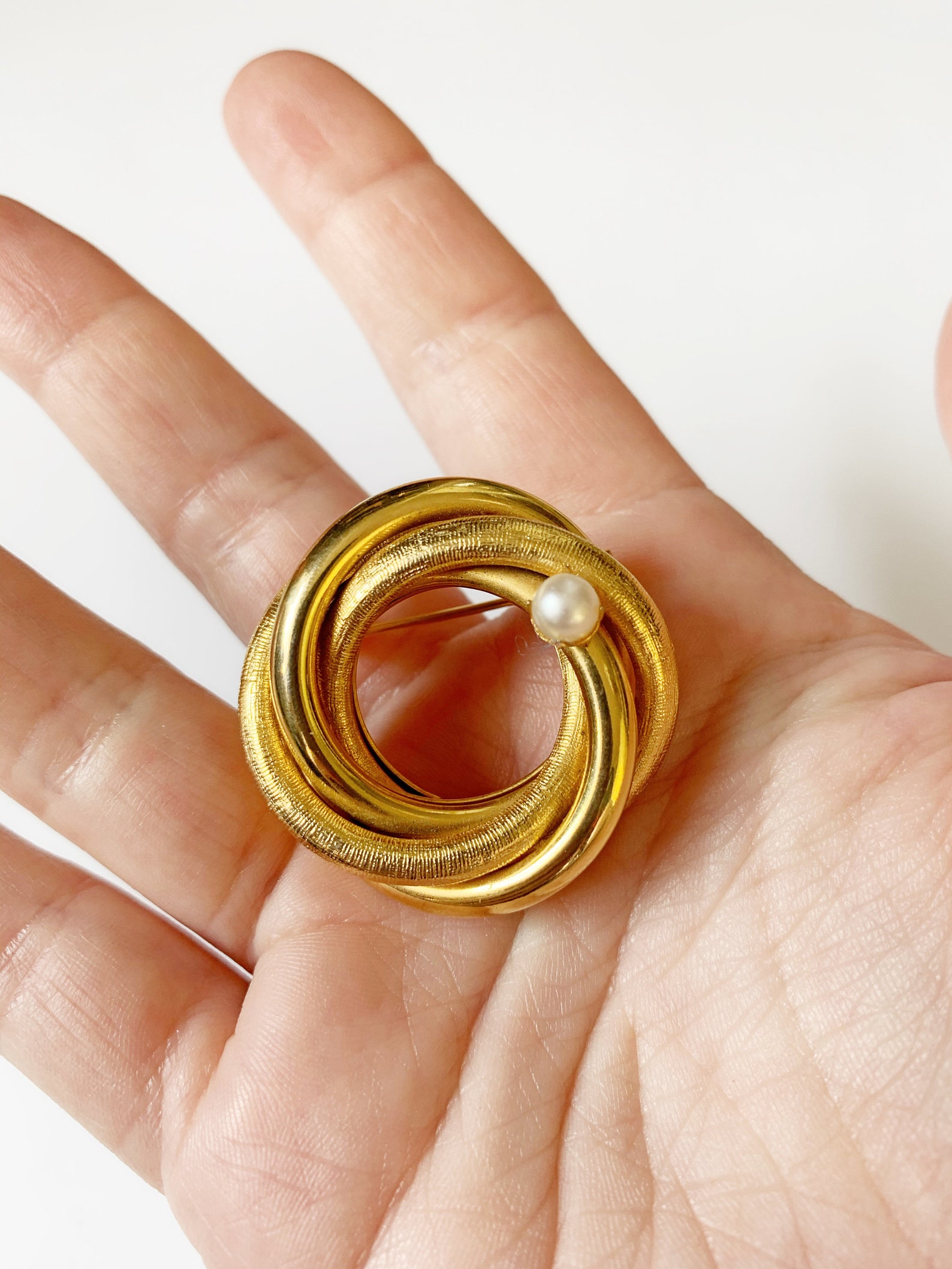 Vintage Gold Tone Metal Circle Brooch with Faux Pearl Accent | Etsy