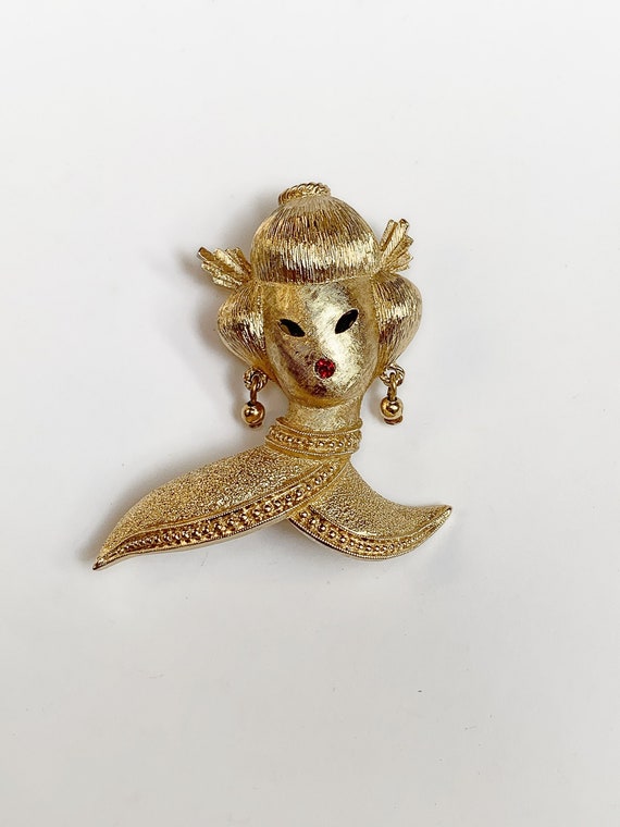 Vintage Monet Geisha Girl Brooch Gold Tone Metal and Red - Etsy