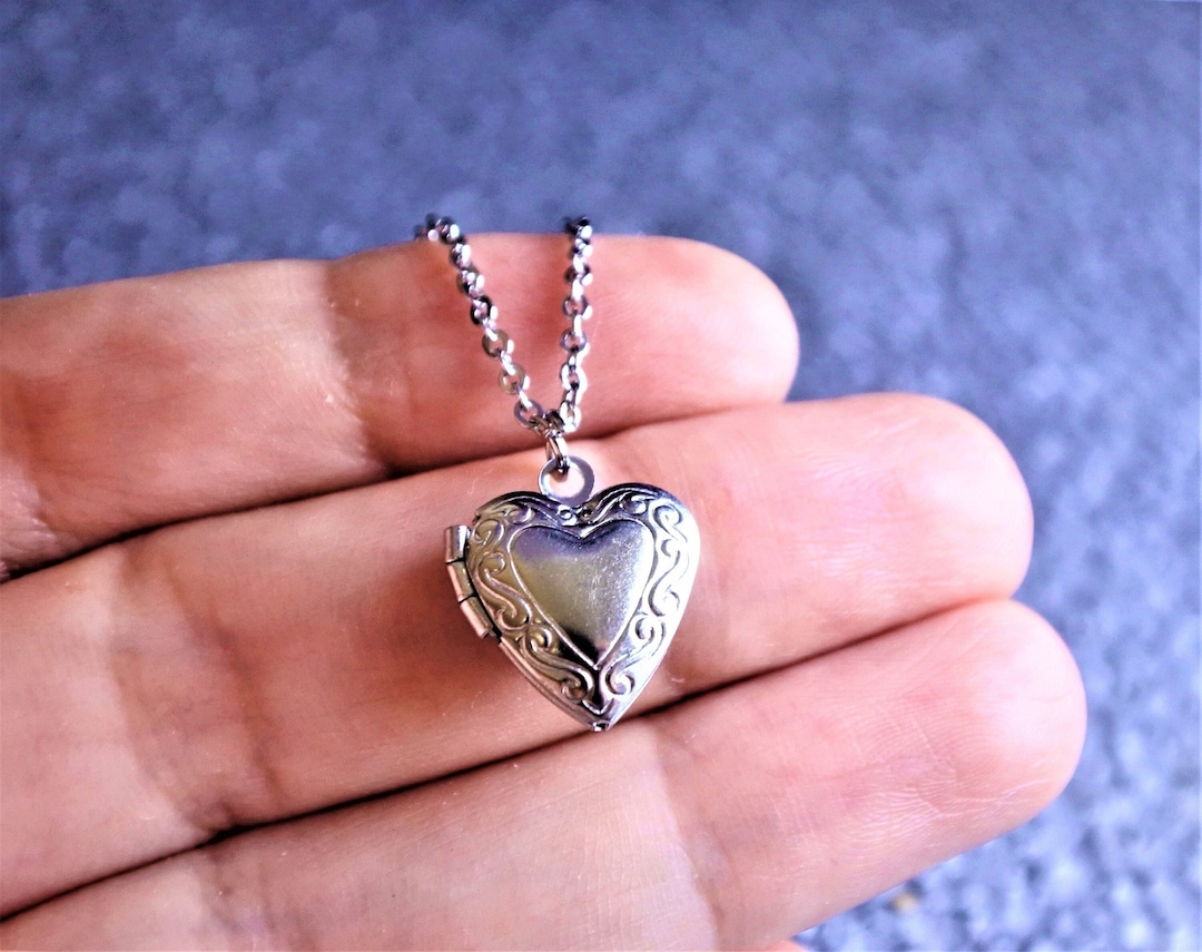 SALE Tiny Stainless Steel Heart Locket Necklace, Photo Keepsake Pendant ...