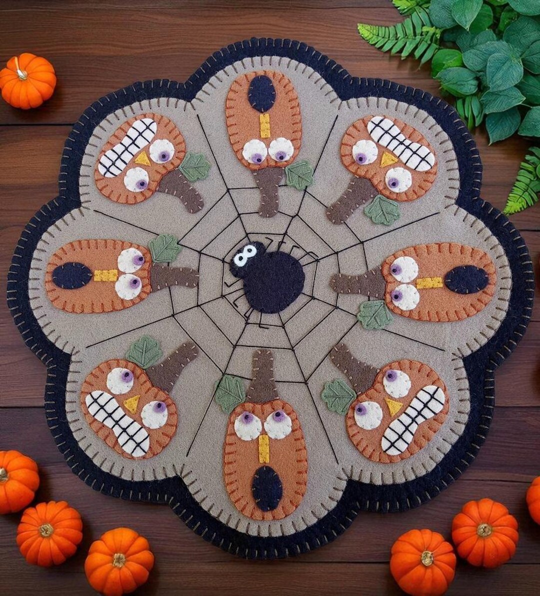 Scaredy Jacks~ New! 8 Scallop Halloween Pumpkins and Spider Penny Rug ...