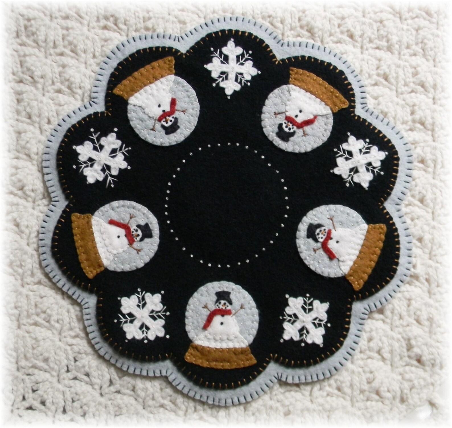 A Winter World Penny Rug Table Runner/candle Mat DIGITAL - Etsy
