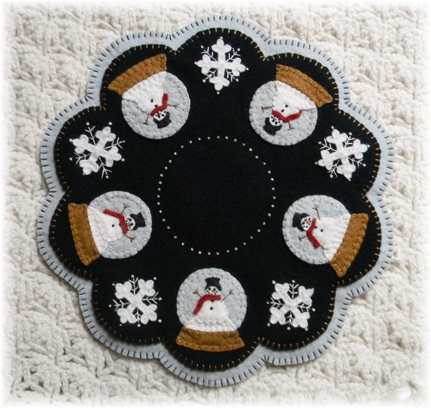 A Winter World Penny Rug Table Runner/candle Mat MAILED PAPER PATTERN ...