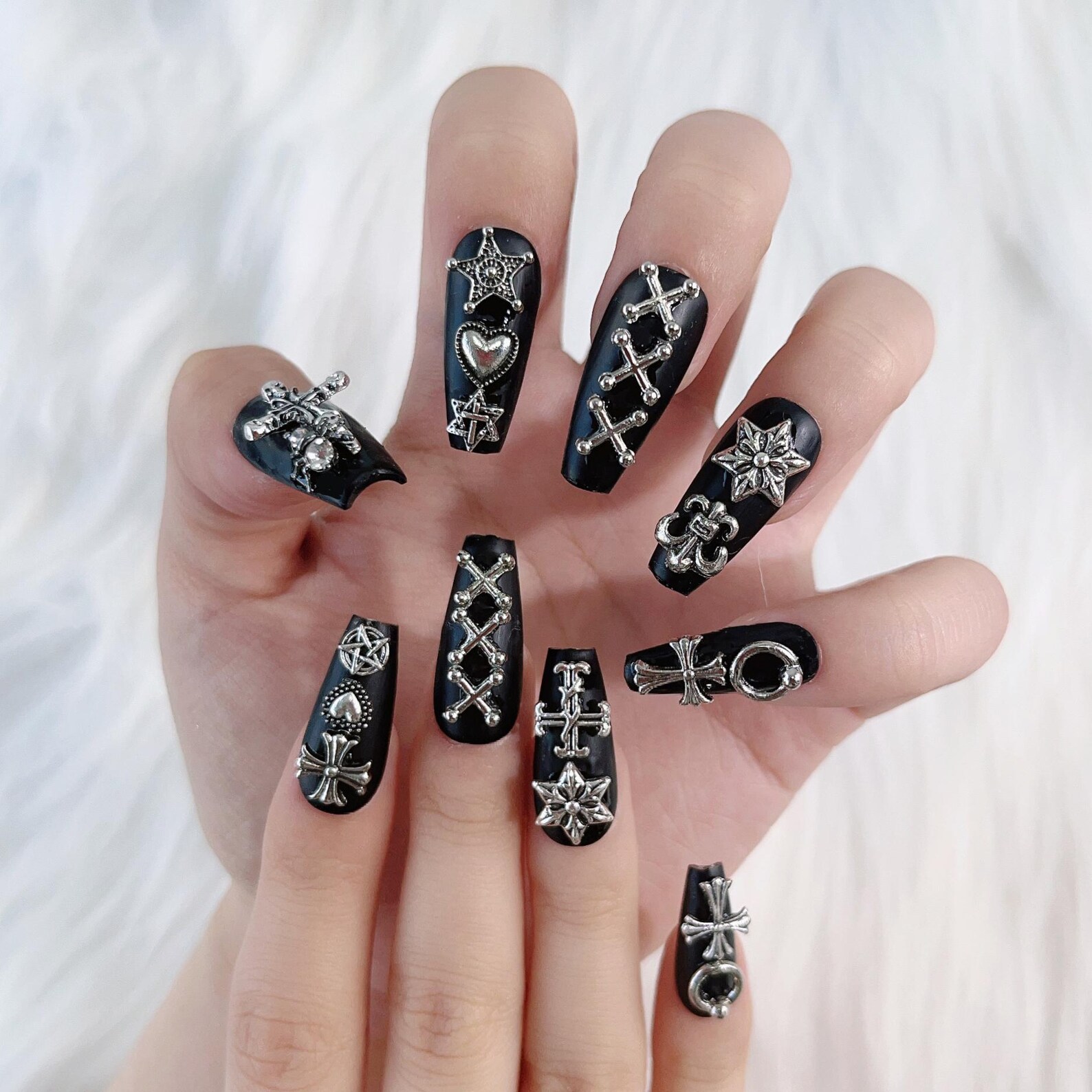 Dark Gothic Theme Fake Nail, Black and Silver Matte Goth Nail, Luxury ...