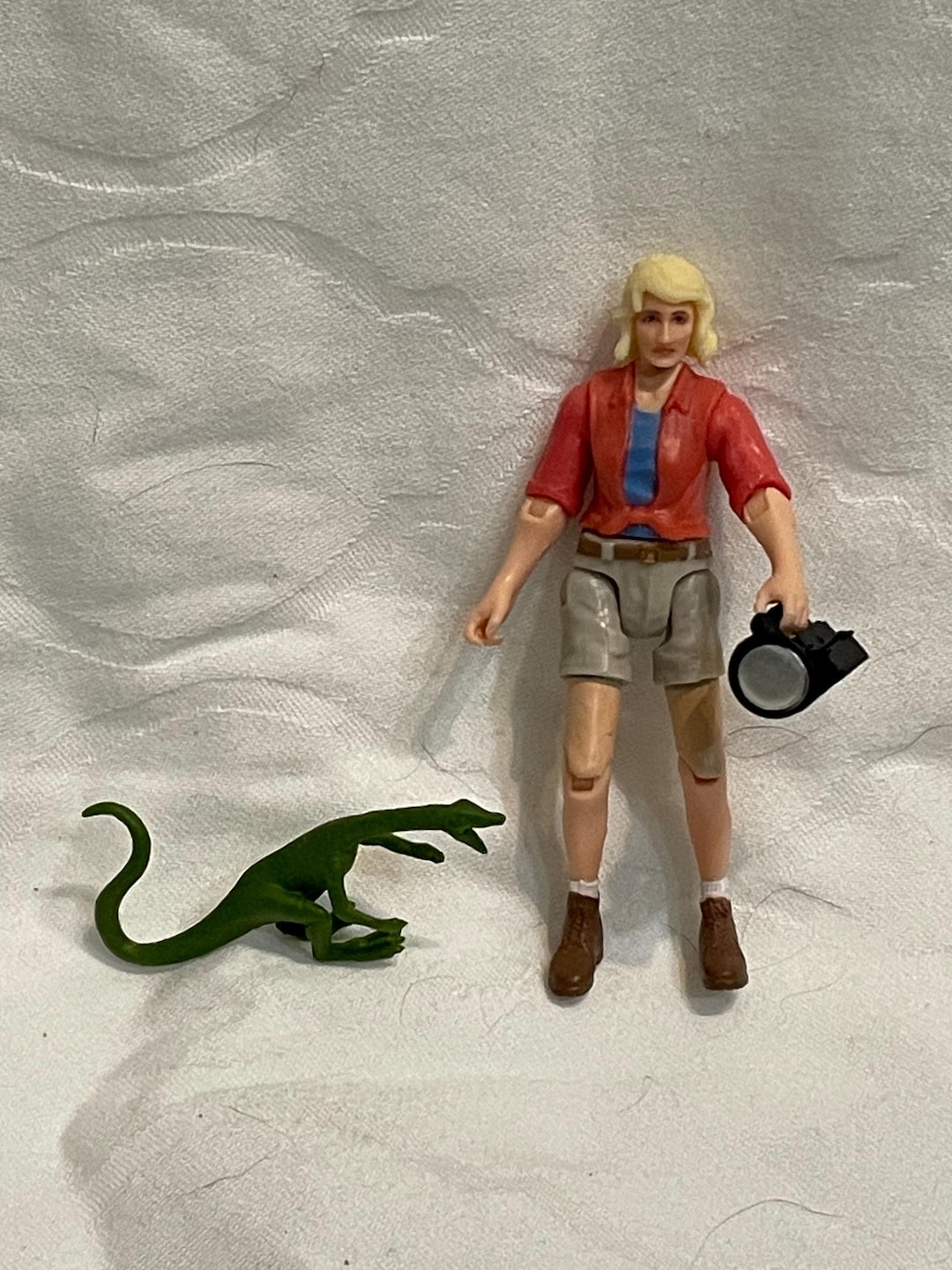 Jurassic Park Dr. Ellie Sattler With Flashlight and Small Dinosaur ...