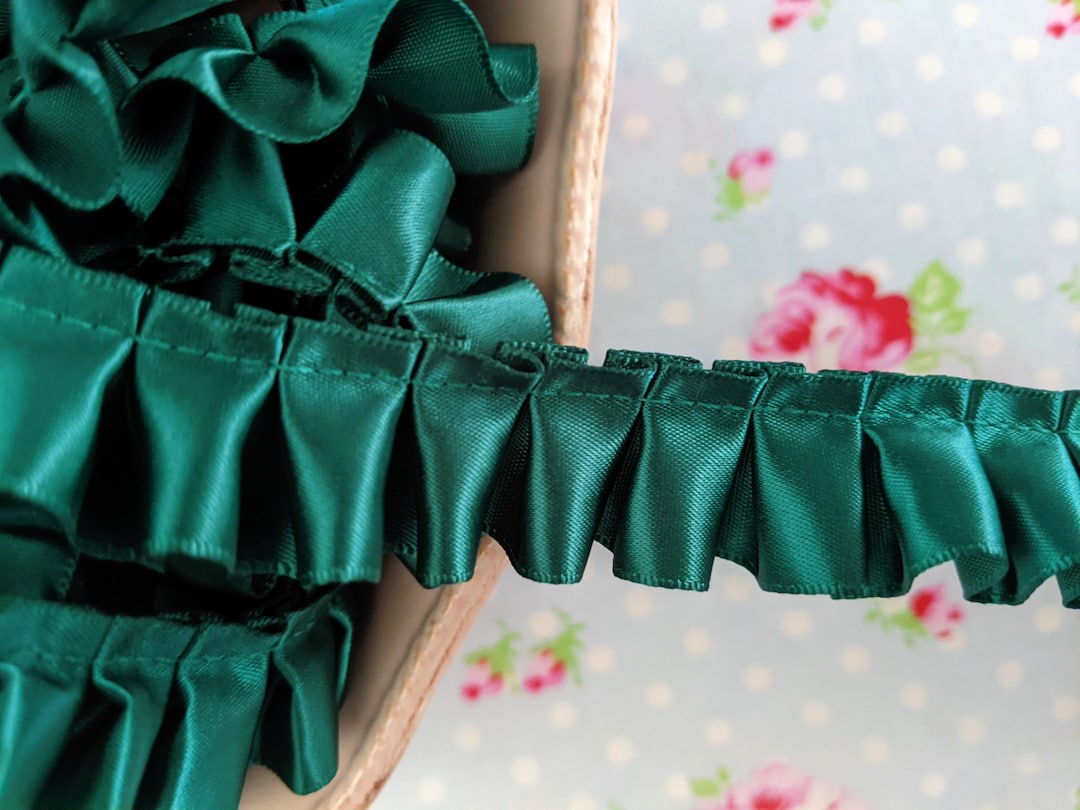 Ruffled Box Pleated Satin Ribbon/trim - Emerald Green - 7/8 Inch - 1 ...
