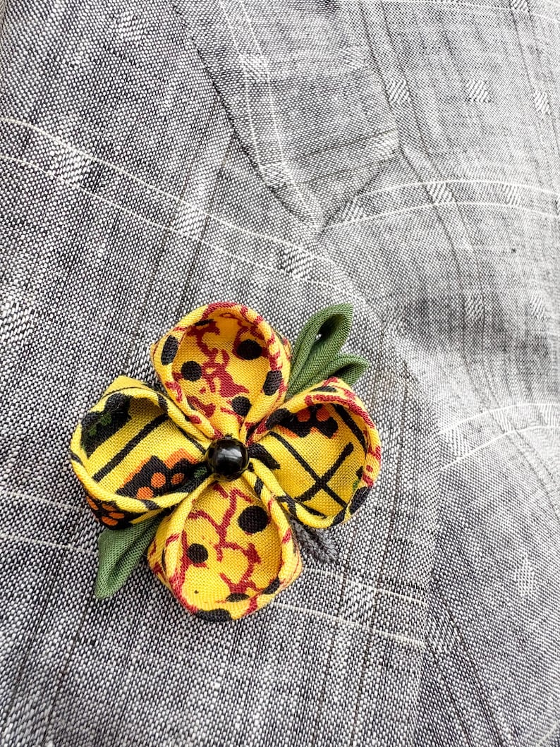 Broches de flores de solapa amarillas para hombre, broche Kanzashi ...