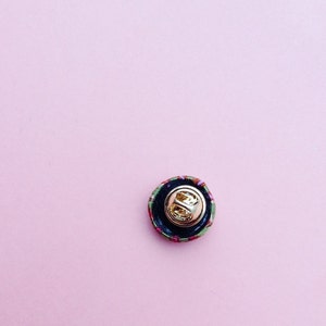 Green Blue Purple Silk Round Button Lapel Pin | Men’s Paisley ...