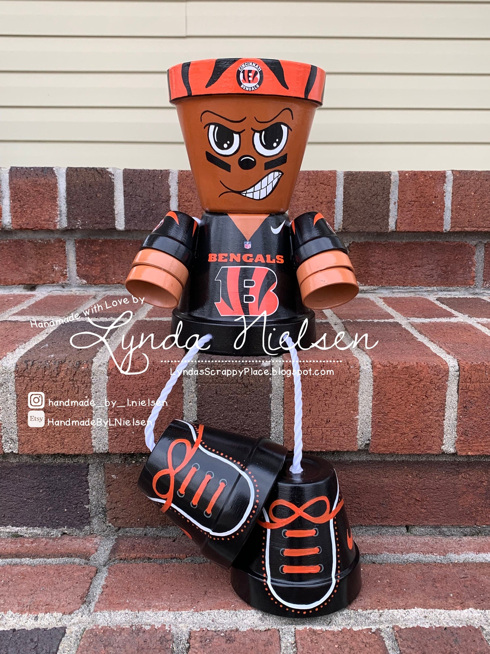 Clay Pot FOOTBALL TEAM PLAYER, Customized Clay Pots, Hand Painted Terra ...