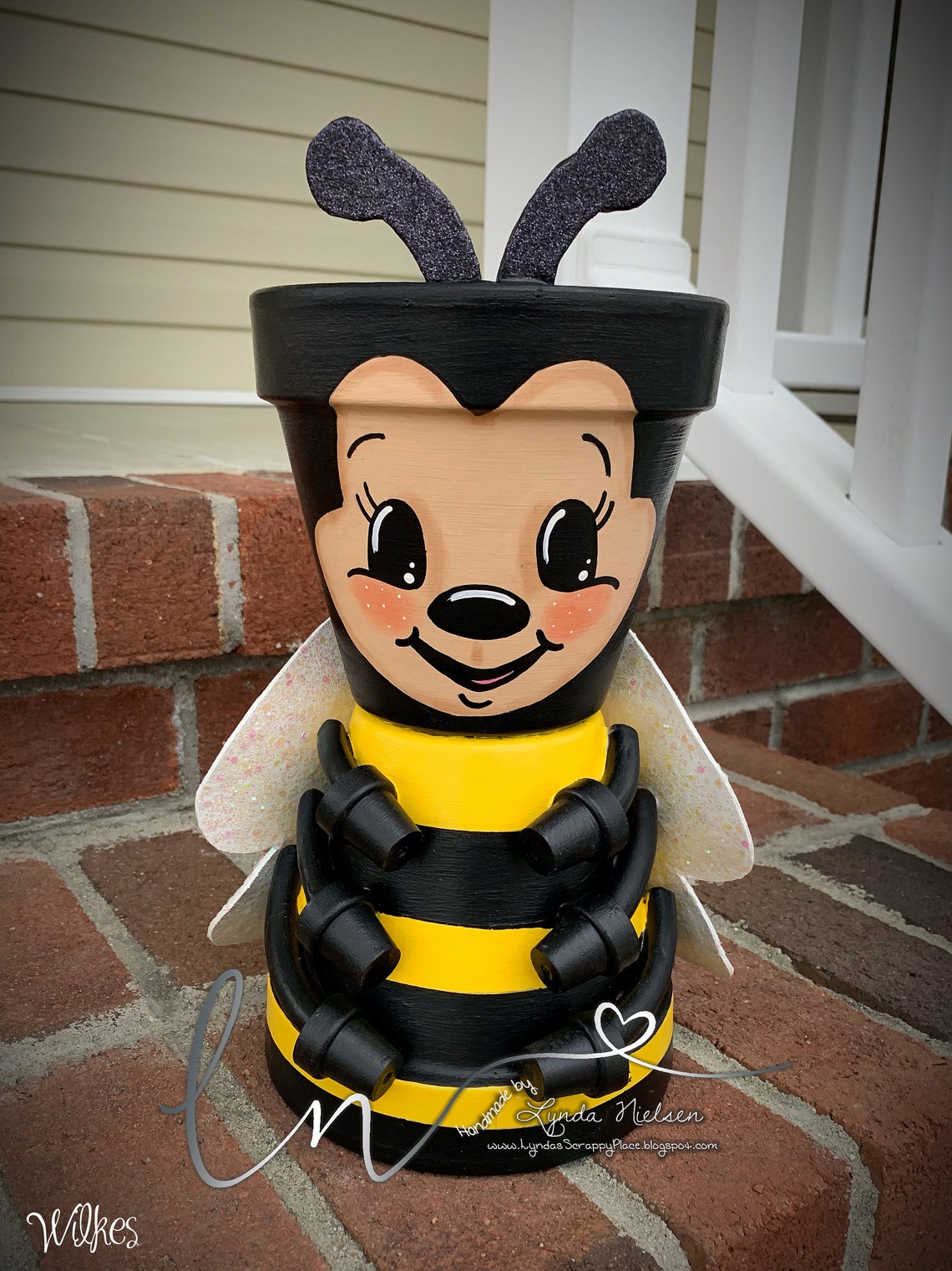 Clay Pot BUMBLE BEE Hand Painted Terra Cotta Pots Pot Heads | Etsy