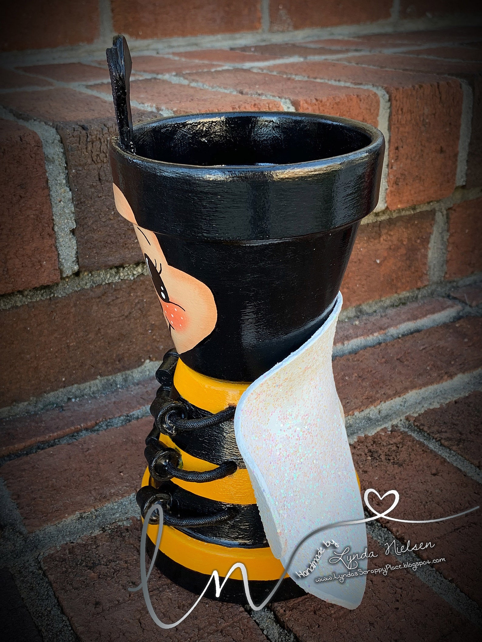 Clay Pot BUMBLE BEE Hand Painted Terra Cotta Pots Pot Heads | Etsy