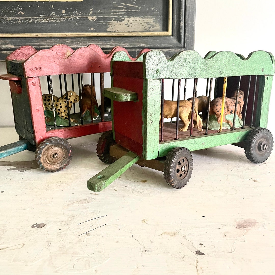 Vintage Circus, Primitive Toy, Caged Circus Animals. Green Wagon ...