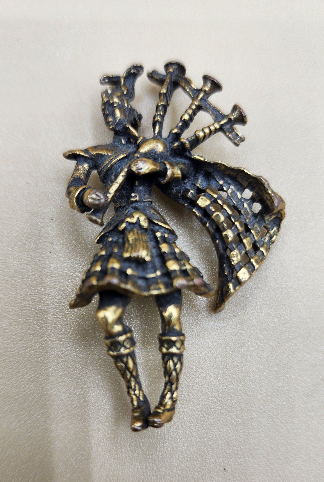 Vintage Highland Bagpiper Lapel Pin - Etsy