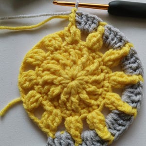 Sun Granny Square Crochet Pattern: Yellow & Gray Motif (PDF Pattern) - Etsy