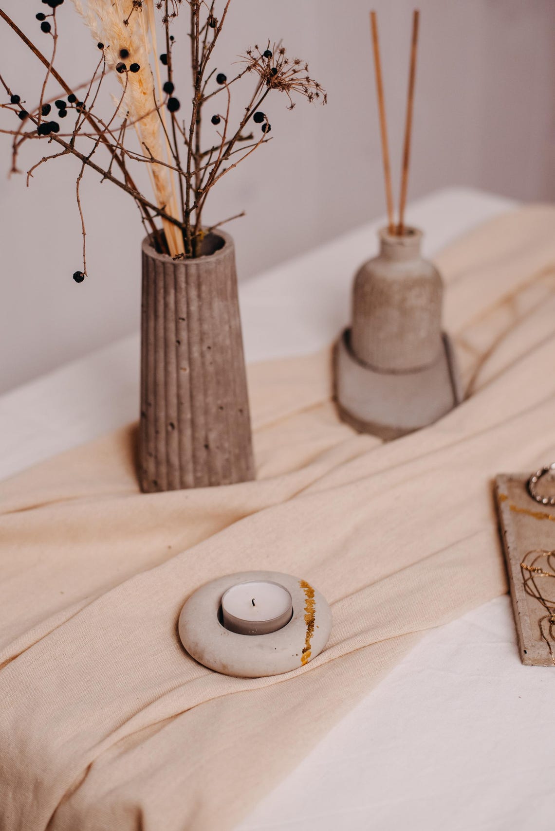 Minimalist Concrete Vase – Modern Decorative Accent - Etsy