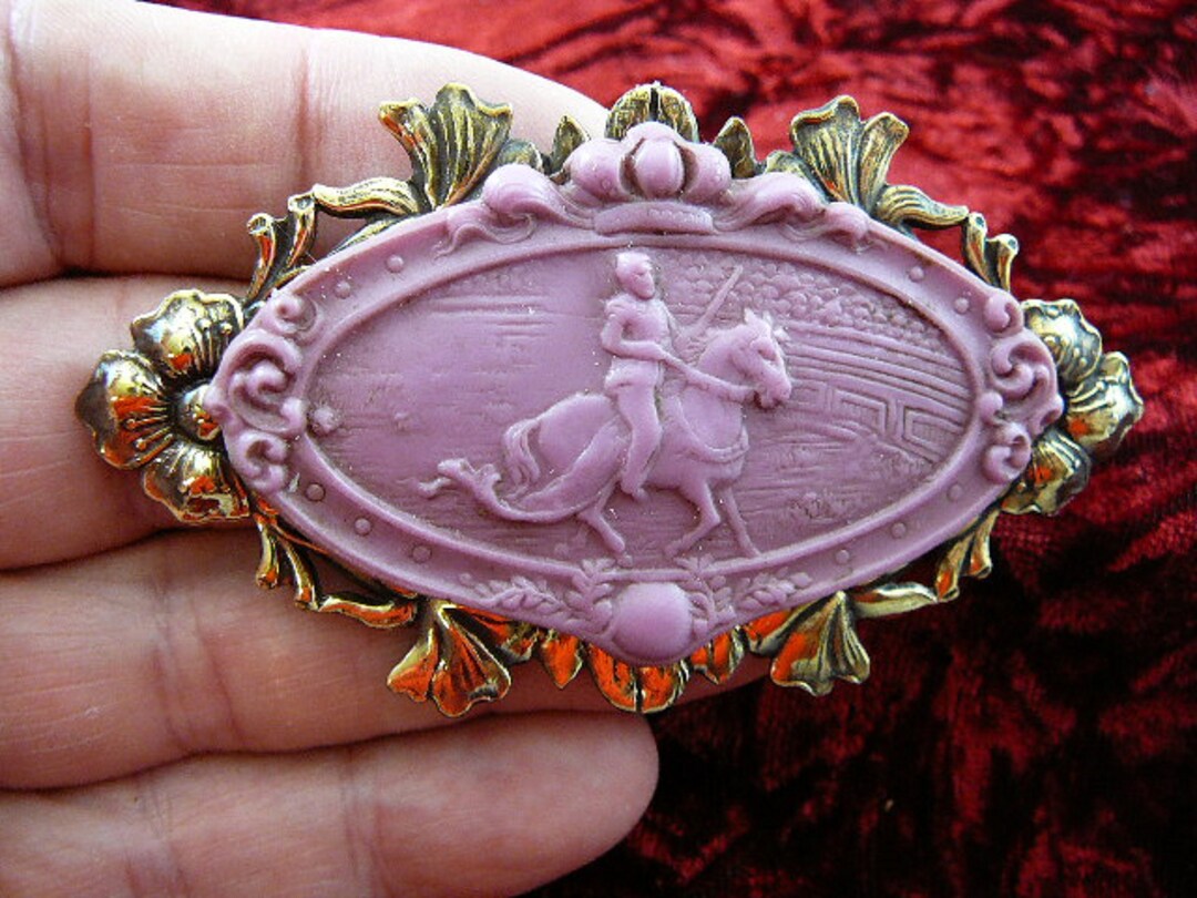 Medieval Renaissance Knight on Horse Mauve Pink Oval Cameo Brass Pin ...