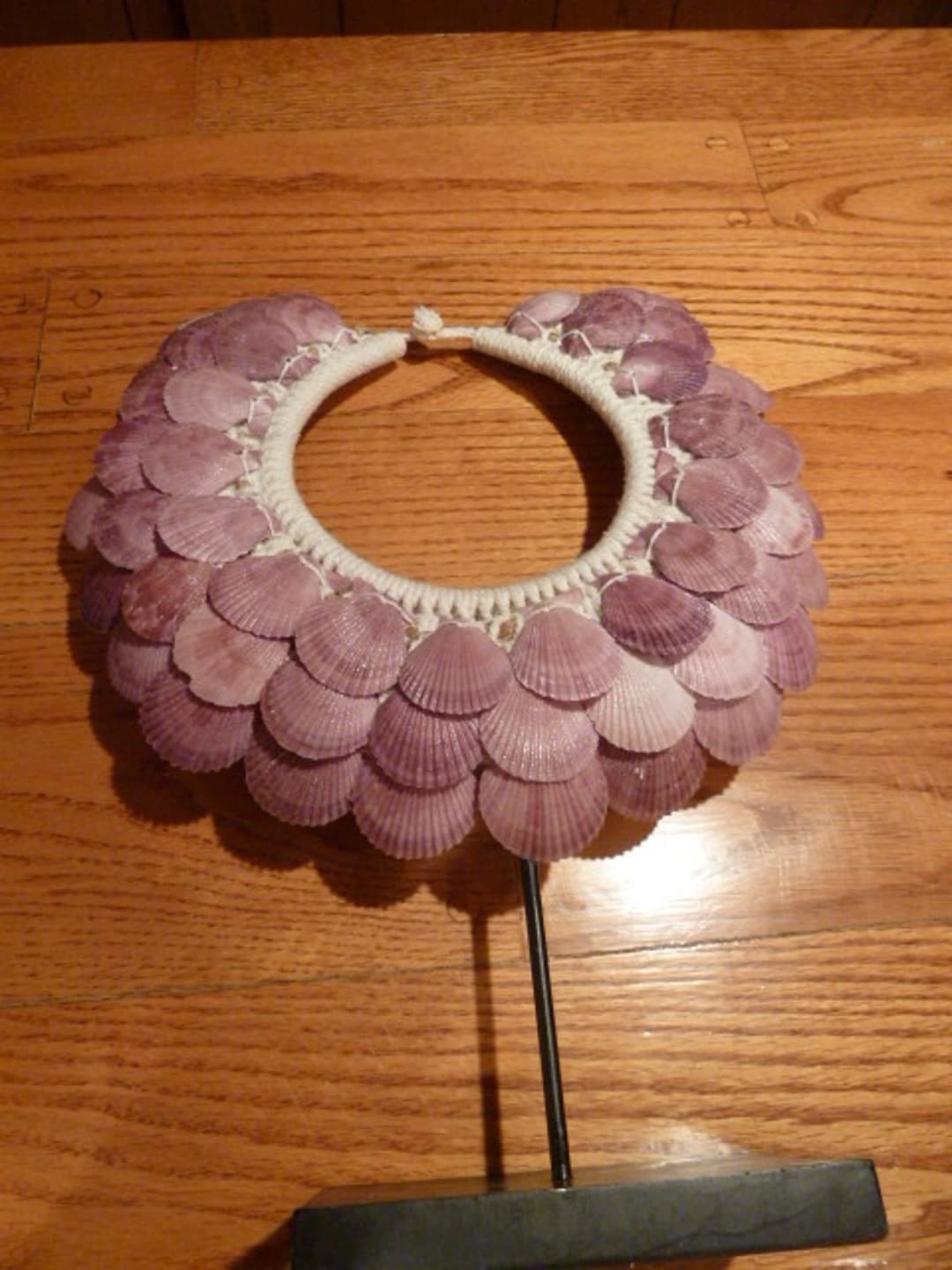 Gorgeous Papua New Guinea Red Scalloped Shell 16.5" Necklace With Stand ...