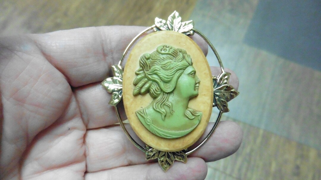 Psyche Greek Mythology Medusa Lady Woman Green CAMEO Leaf Design Pin ...