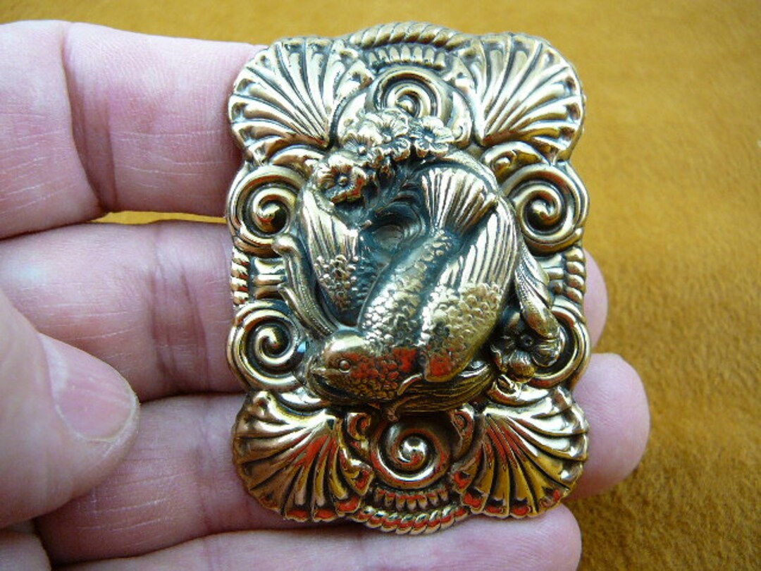 Pájaro cantor de paloma con flores, amante de los pájaros, concha de ...