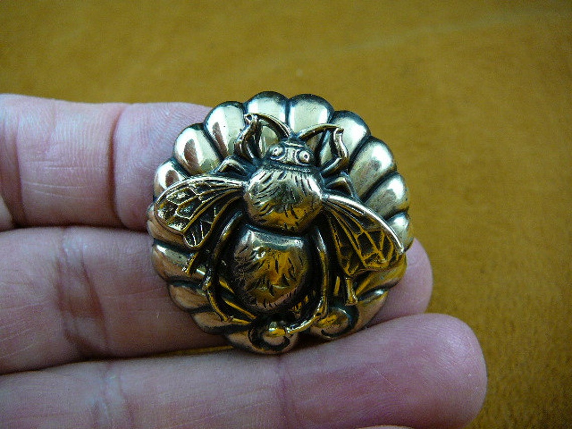 Bee Bumble Bees Honey Insect Bug Bugs Lover Sea Shell Shaped Brass Pin ...