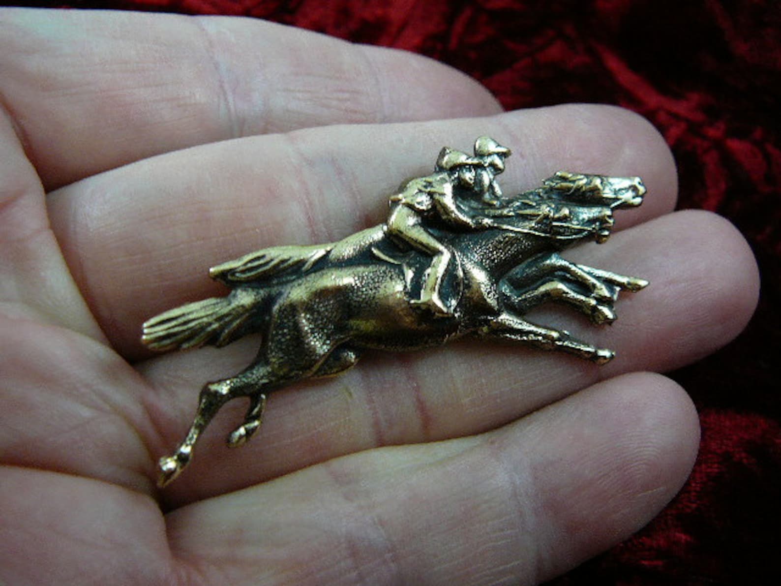 Race Derby Riders Horse Pin Pendant Horses Lover Heart Wild Stallion ...