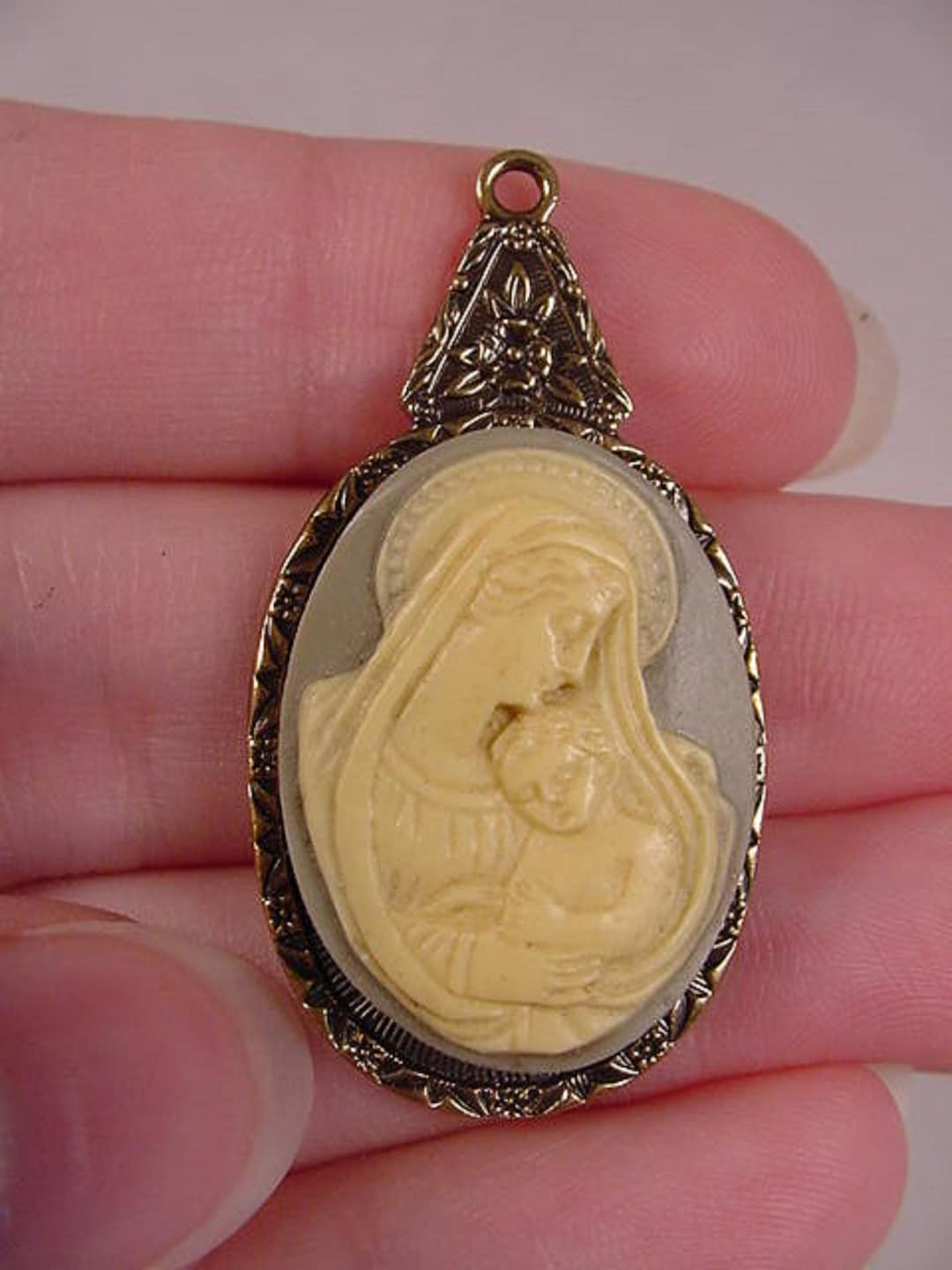 Madonna With Baby Child Religious Christian Heart Love Gray White CAMEO ...