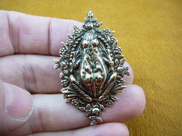 Small Sitting Frog Amphibian Swamp Pond Frogs Lover Flower | Etsy