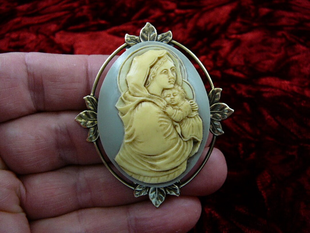MADONNA Mary Jesus Light Blue and White Oval CAMEO Pin Pendant ...
