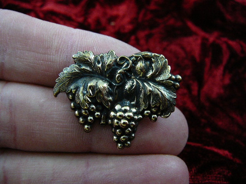 Grapes Bunches Bunch Grape Vine Vineyard Leaves Brass Pin Pendant B ...