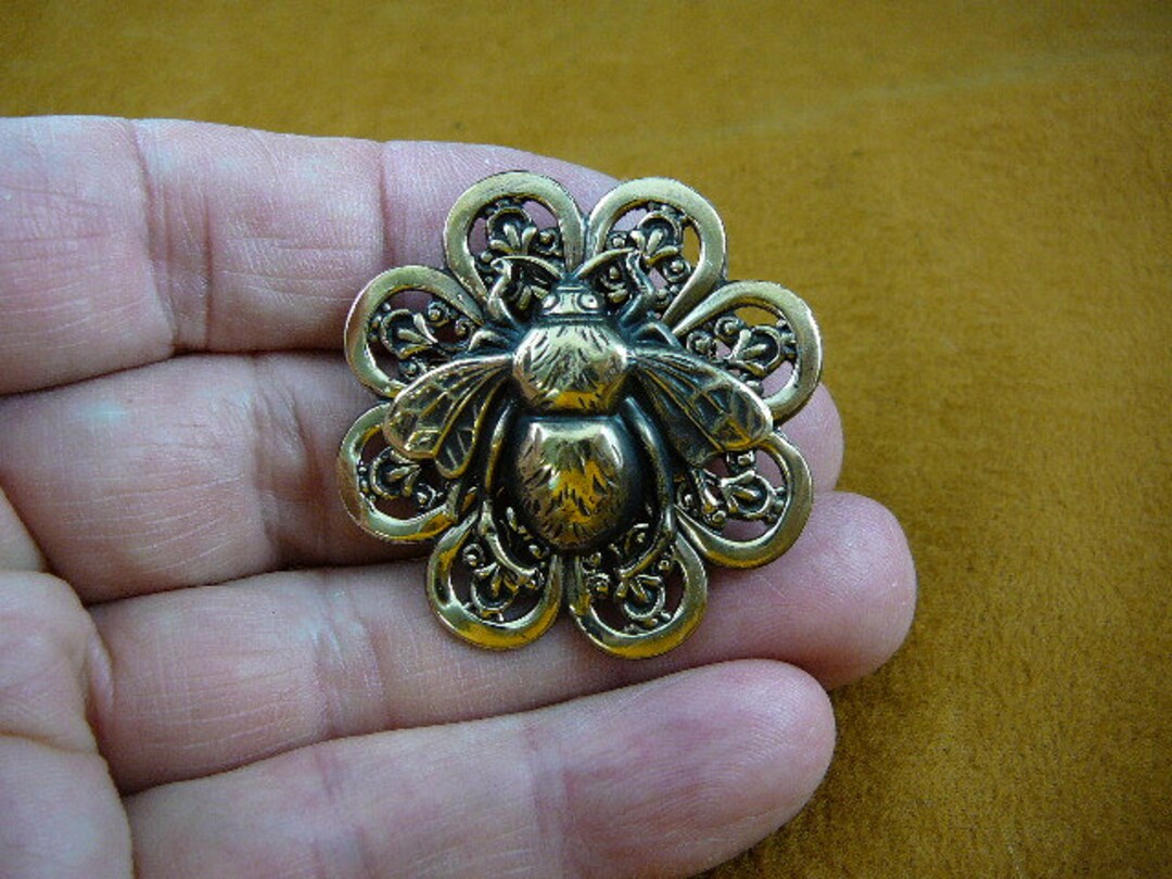 Bee Bumble Bees Honey Insect Bug Bugs Lover Filigree Scrolled Daisy ...