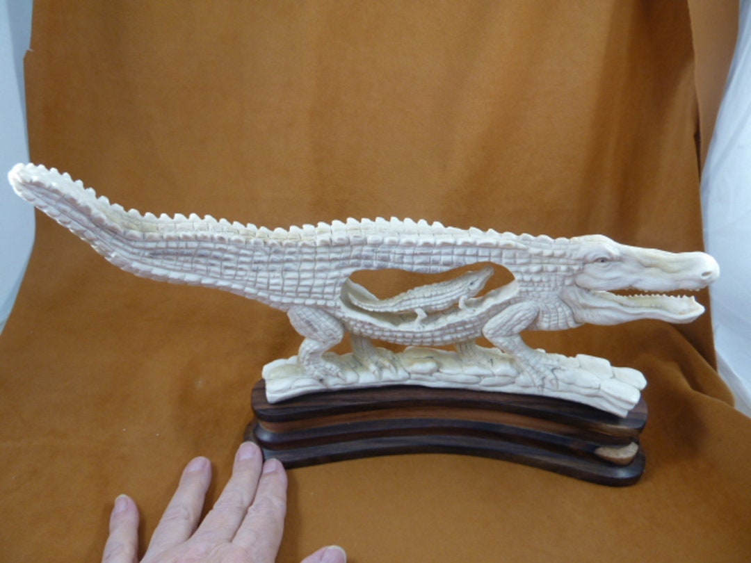 White Alligator of Shed ANTLER Figurine Bali Detailed Carving Croc ...
