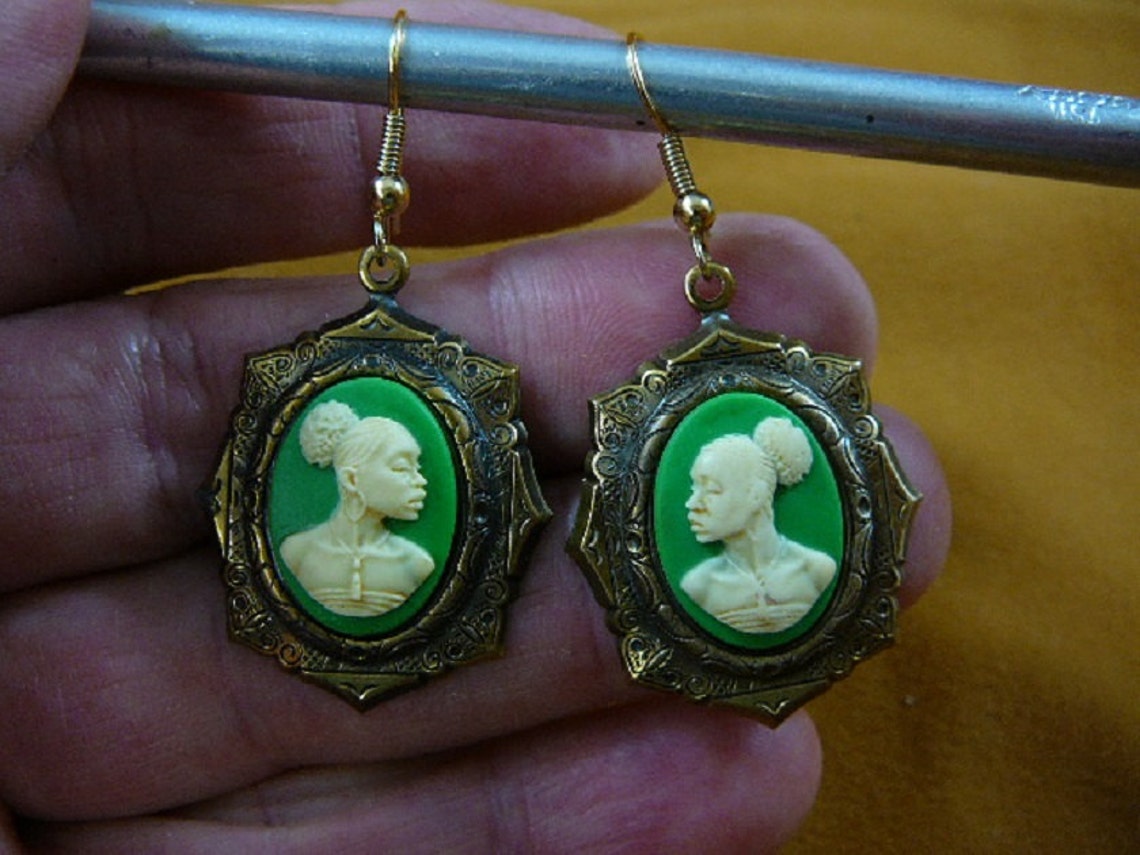 RARE African American LADY Ivory + Grass Green CAMEO Octagon Shaped ...