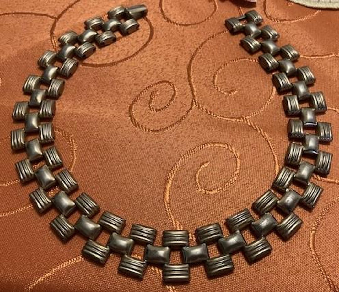 Choker Gold Metal Unusual Designed Chain Hidden Hinged Locking Clasp ...