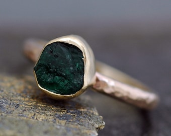Rough Raw Uncut Emerald on 14k or 18k White, Yellow, or Rose Gold Ring Hammered Band Made to ...