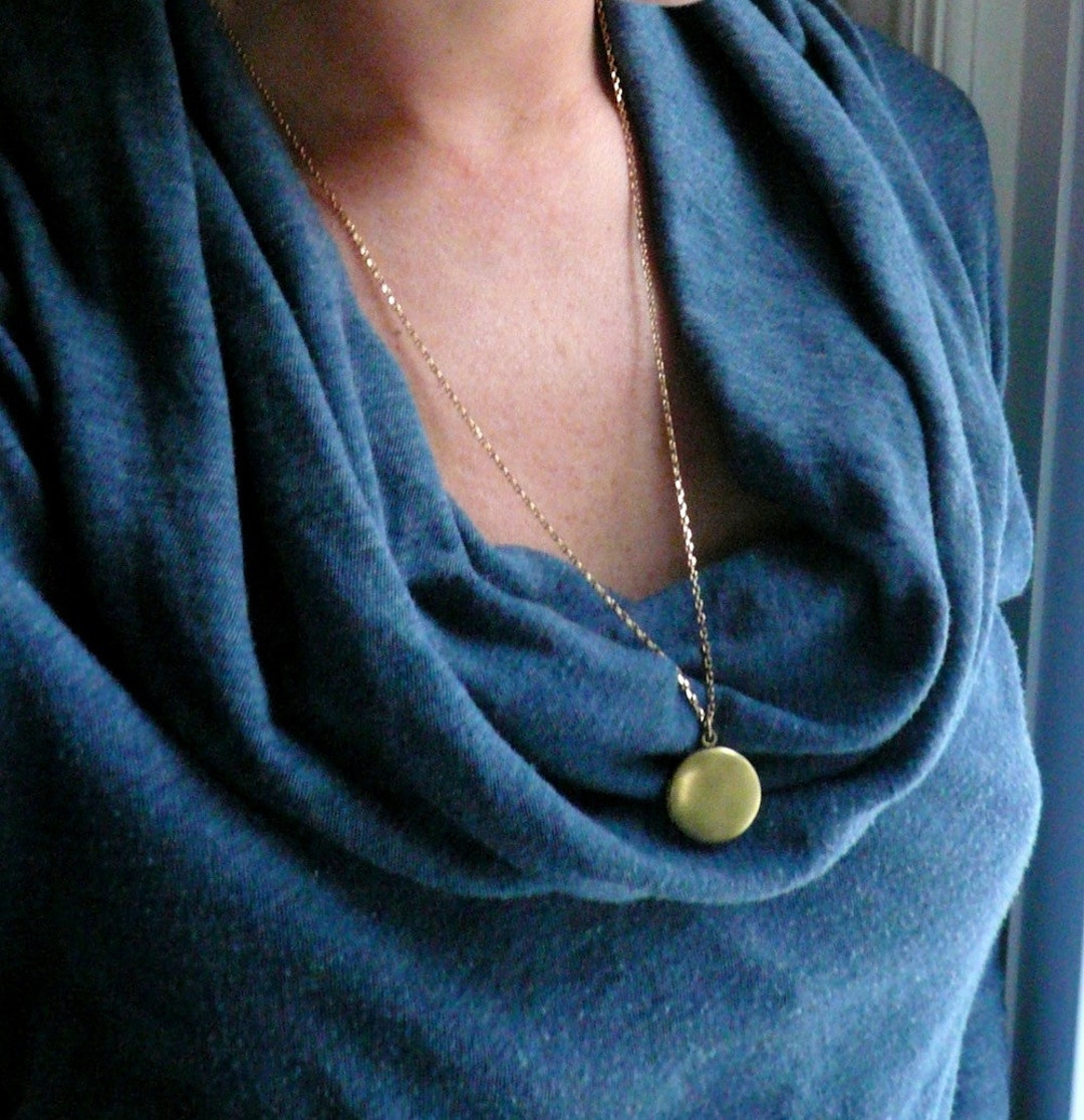 Small Plain Gold Locket Necklace Aunt May Spiderman Fashion Simple ...