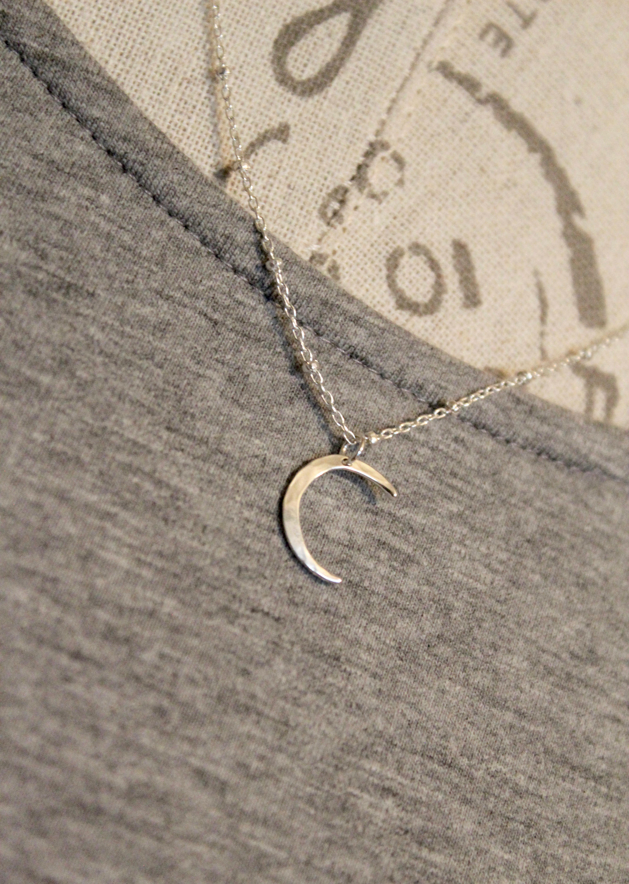 Collar de luna, collar de luna lleno de oro martillado collar de luna ...