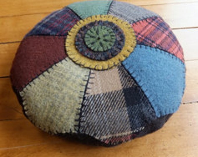 Holly & Ivy, Pincushion, Wool Applique Pattern or Kit - Etsy