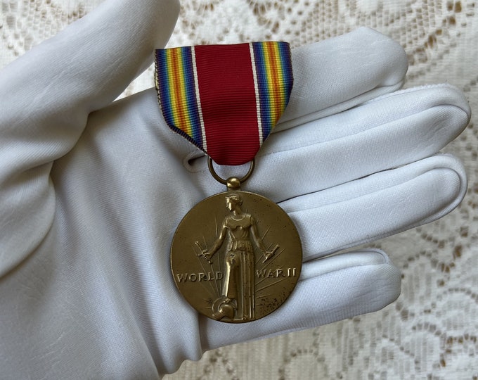 Vintage World War II Victory Ribbon / Medal, Collectible US Military ...