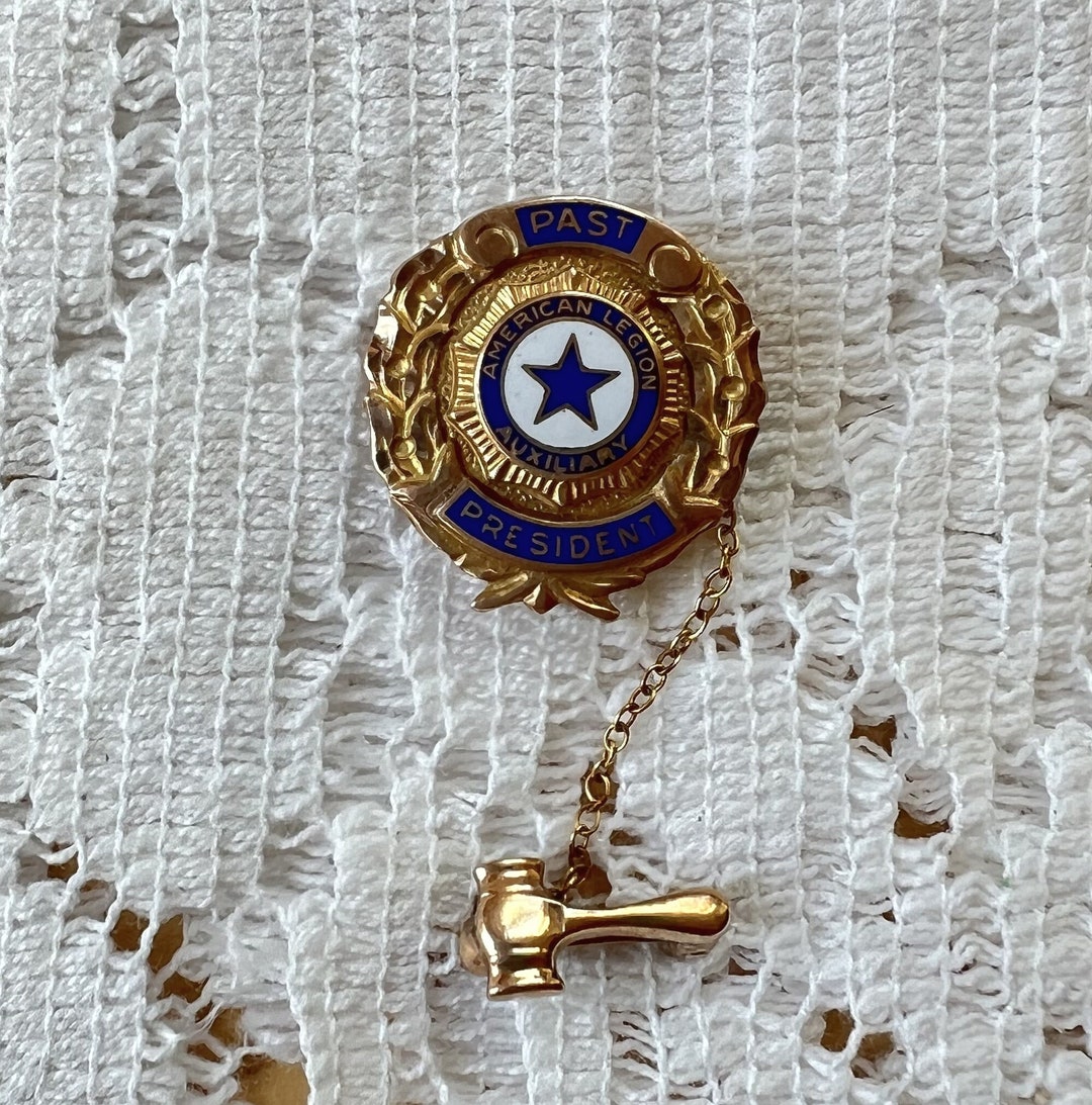 Vintage 10k Gold Past President American Legion Auxiliary White / Blue Enamel Pin and Chained ...
