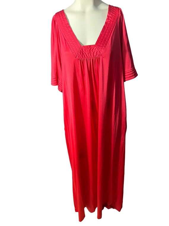 Vintage red Vanity Fair nightgown M - Gem