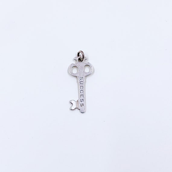 vintage key charm silver - Gem