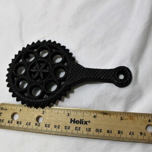 Vintage WILTON Small Cast Iron Star & Circle Trivet - Etsy