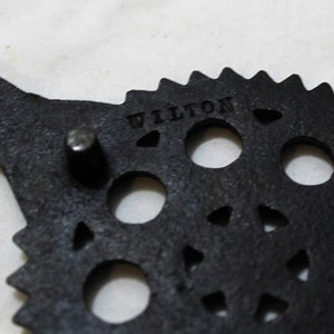 Vintage WILTON Small Cast Iron Star & Circle Trivet - Etsy