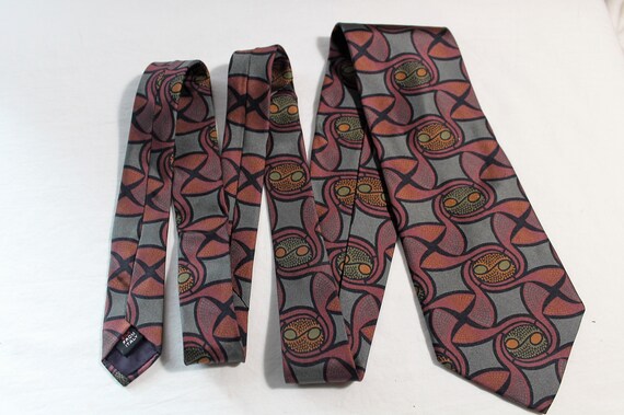 Vintage HALSTON III 3.75 X 58 Inch Mod Silk Necktie - Gem