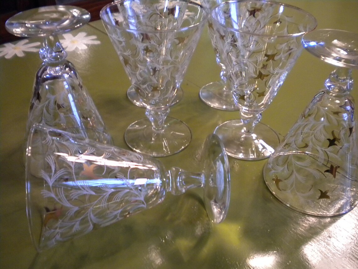 SALE Set of 7 Large Water Goblets Gold and White Design - Etsy