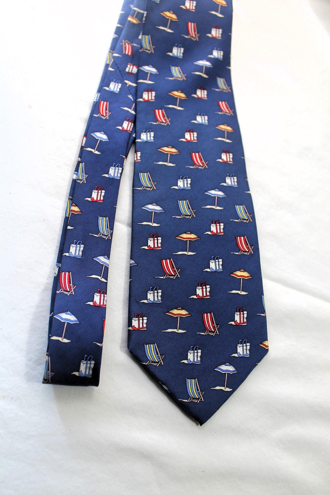 Vintage ALYNN Beach-themed Silk Necktie by Eric Holch, 3.75 X 57 Inches ...