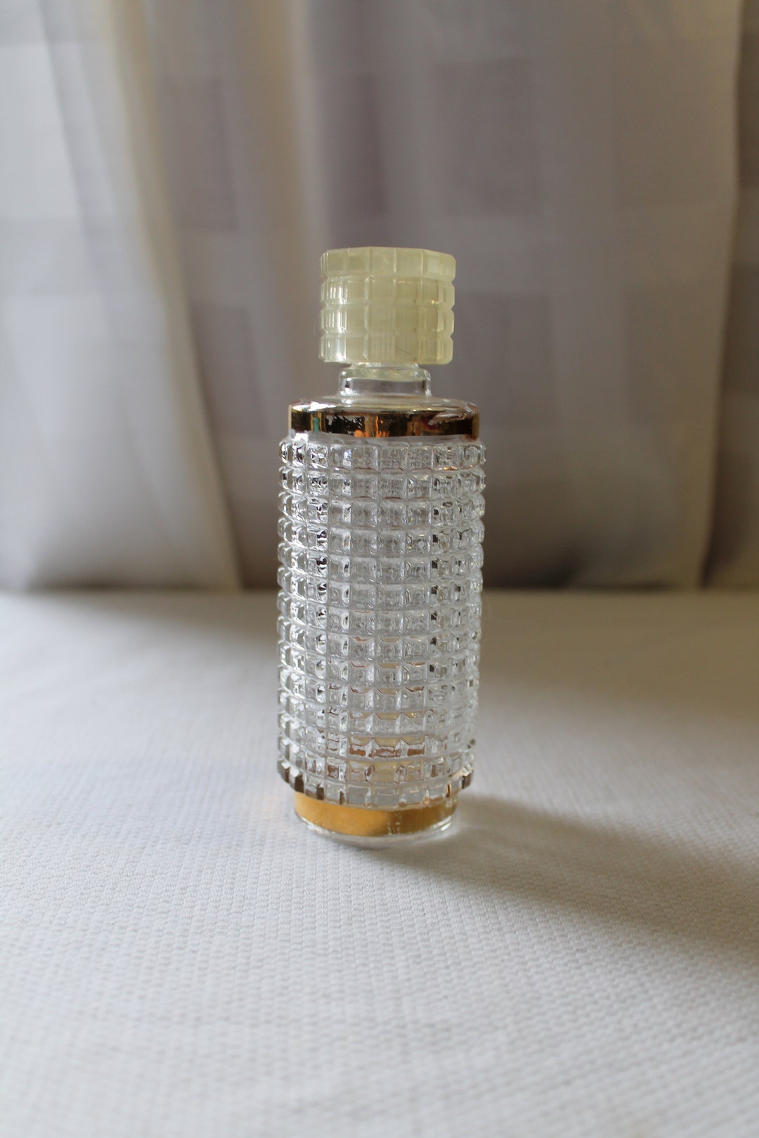 Vintage AVON "to a Wild Rose" Crystal Perfume Bottle, 1966 - Etsy