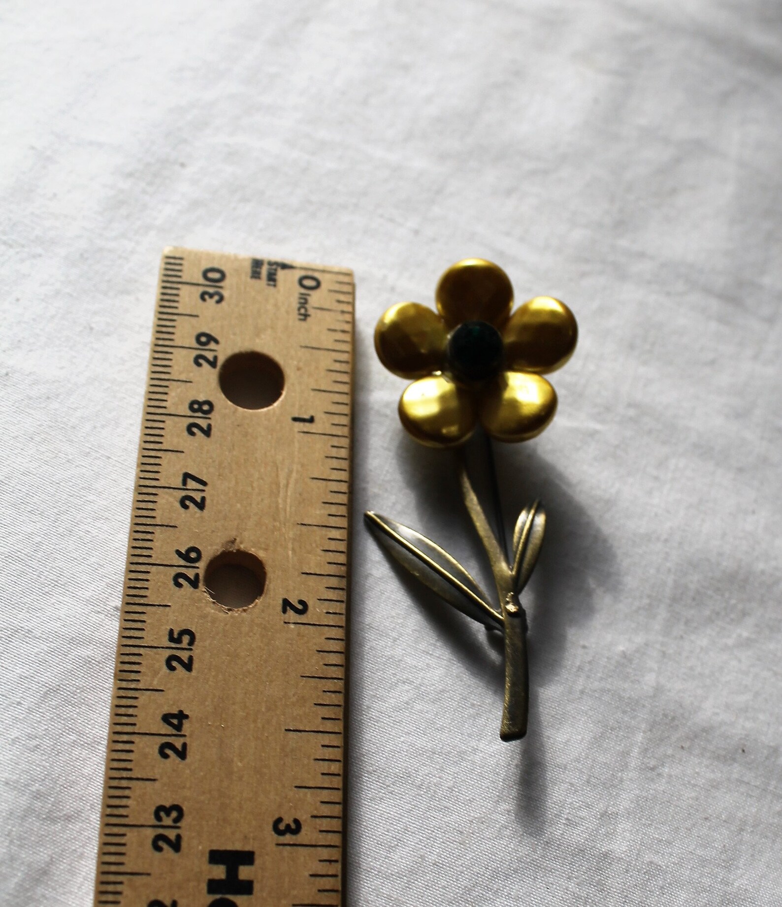 Vintage Daisy Brooch - Etsy