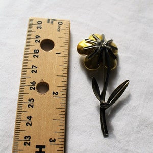 Vintage Daisy Brooch - Etsy